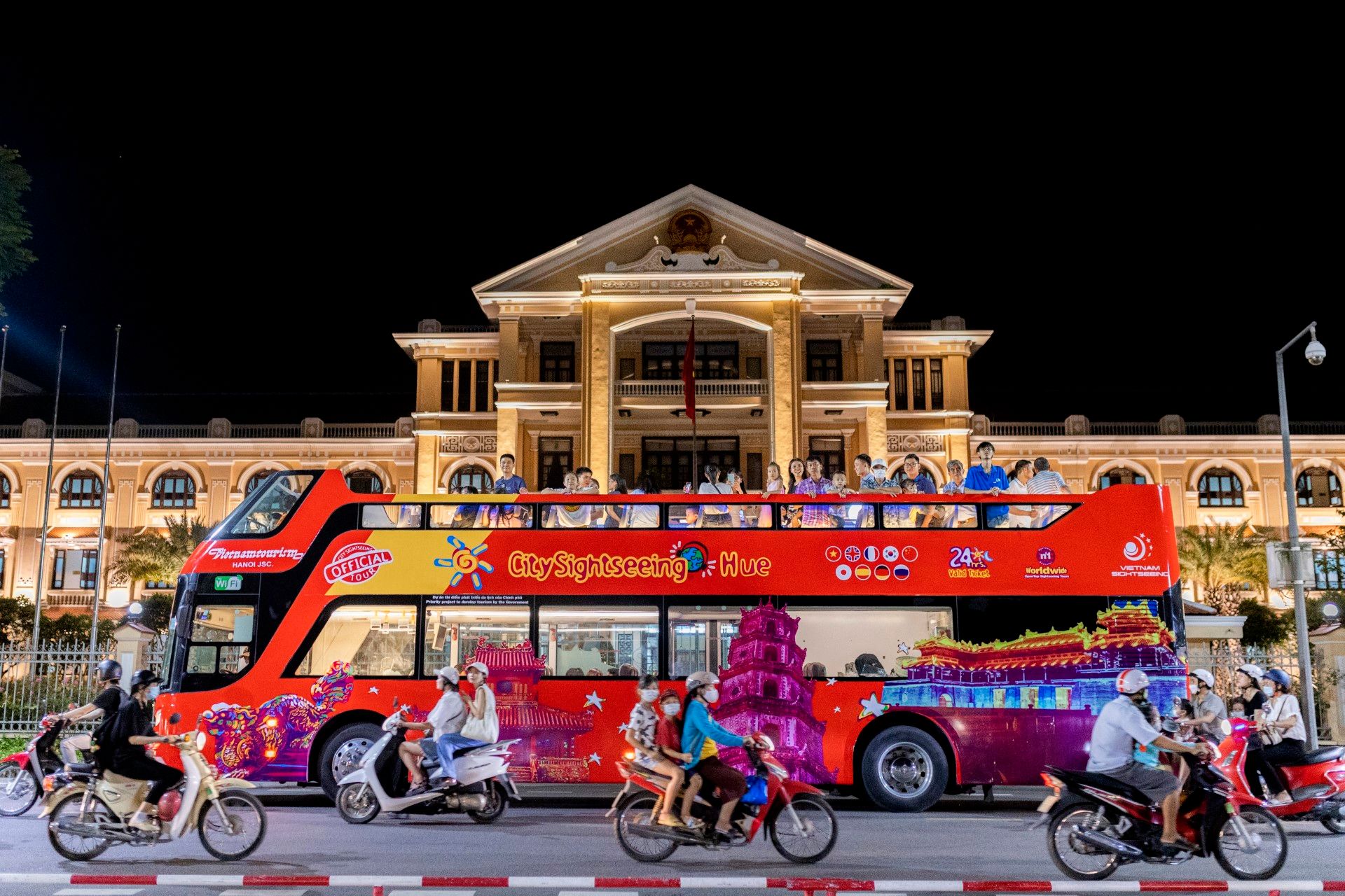 Tour Ngắm Cảnh Ban Đêm Huế Tour Ngắm Cảnh Ban Đêm Huế